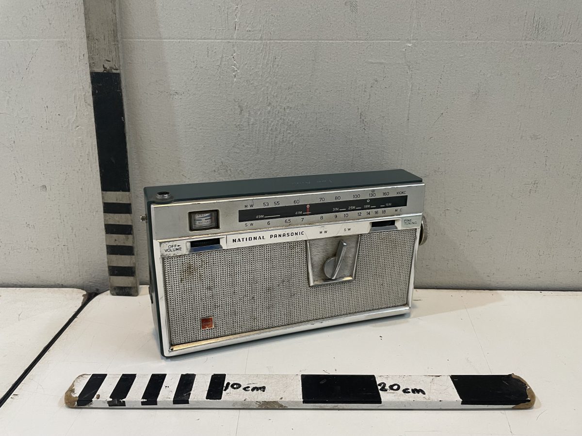 Retro Radio Silver – PropCo