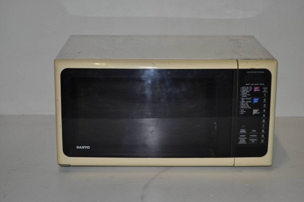 Sanyo microwave – PropCo