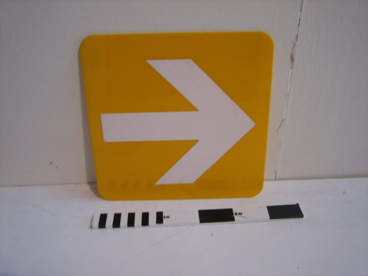 Hospital Sign – Arrow (pointing right) – PropCo