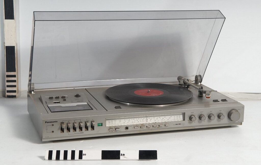 Panasonic record player/ radio/cassette deck – PropCo