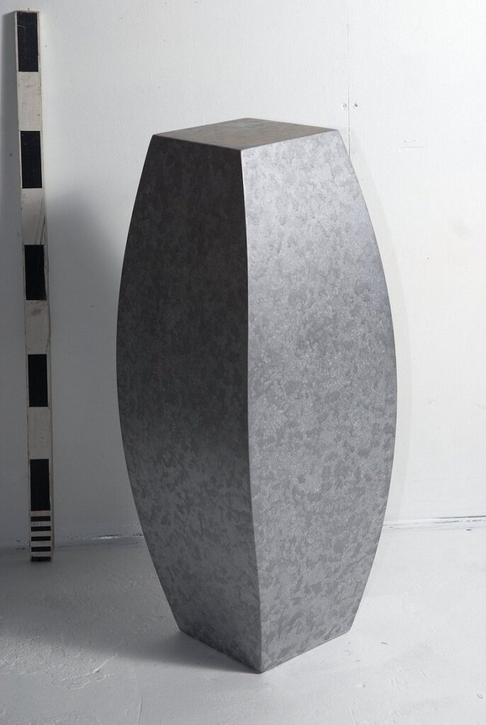 Plinth – silver metal – PropCo