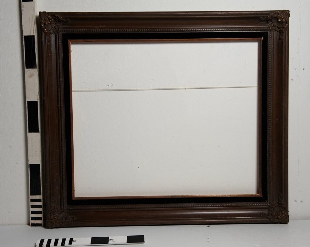 Picture frame – dark wood, decorative – PropCo