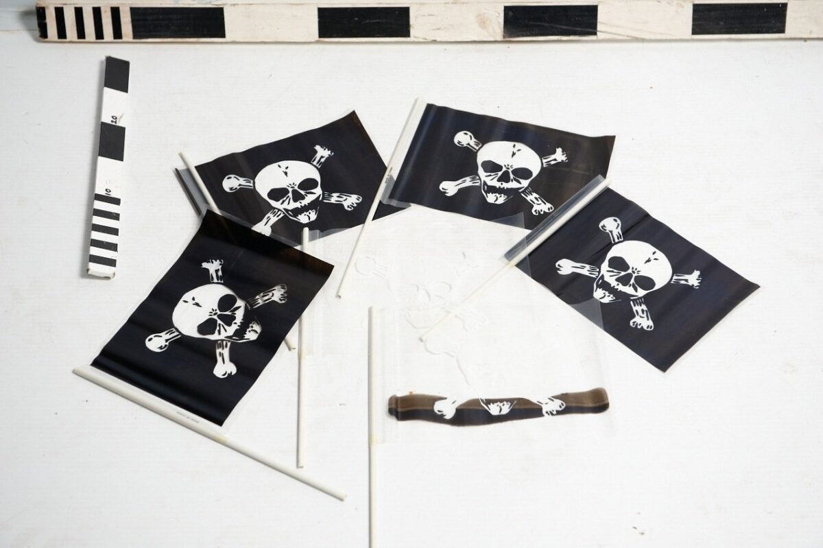 Skull and cross bone flags – PropCo